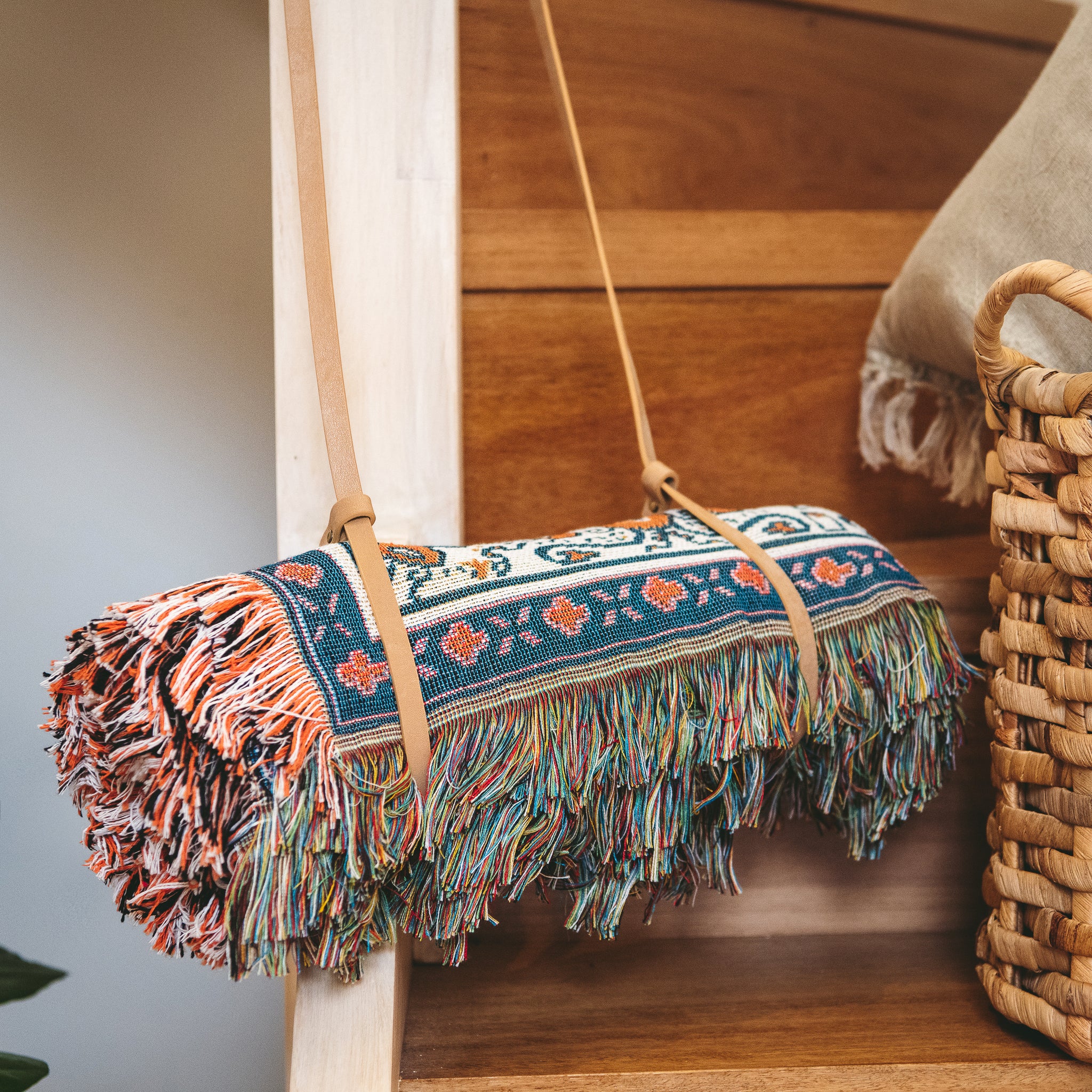 Strawberry Fields' Woven Cotton Throw Rug Picnic Blanket – Hendeer