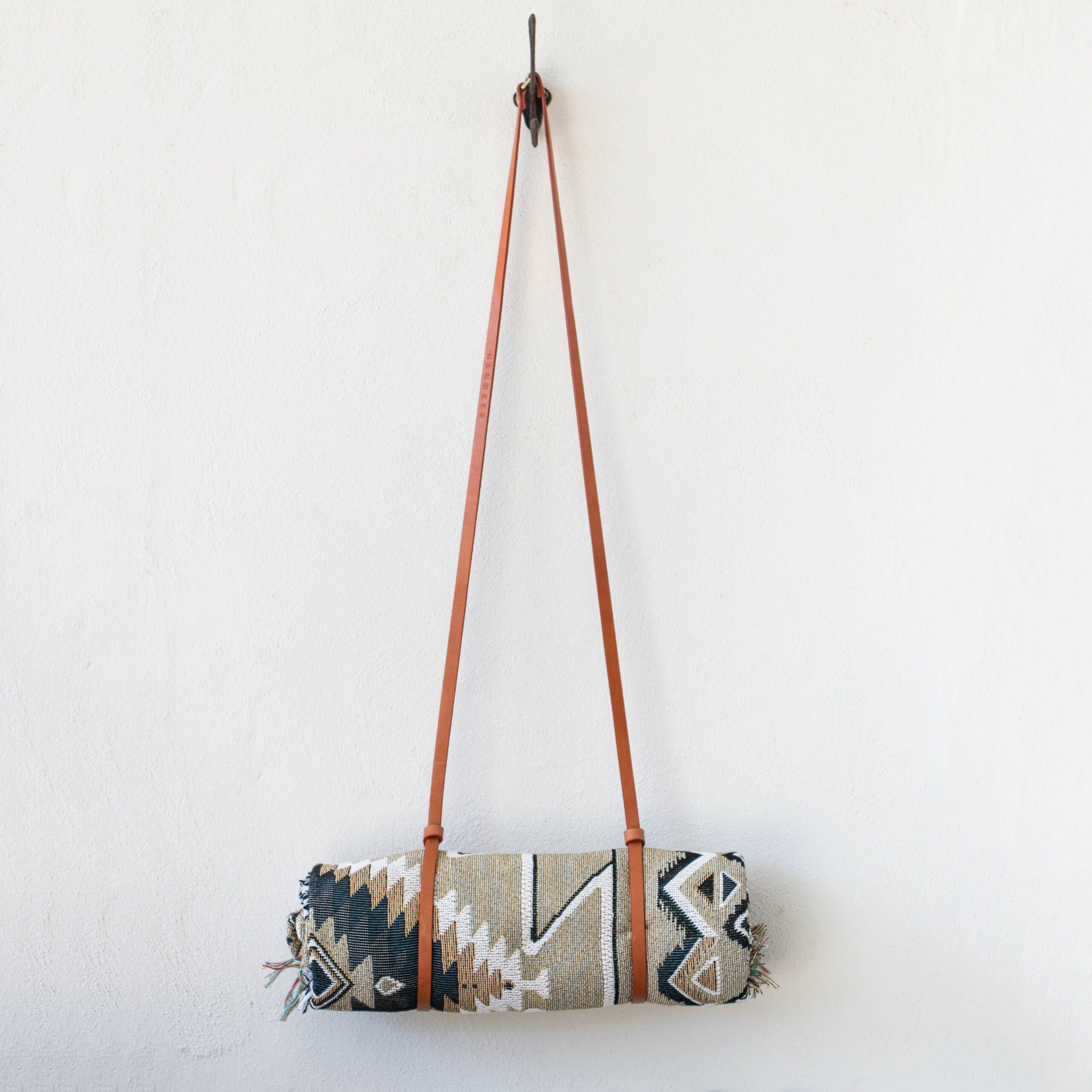 Hey Jude' Woven Cotton Throw Rug Picnic Blanket – Hendeer